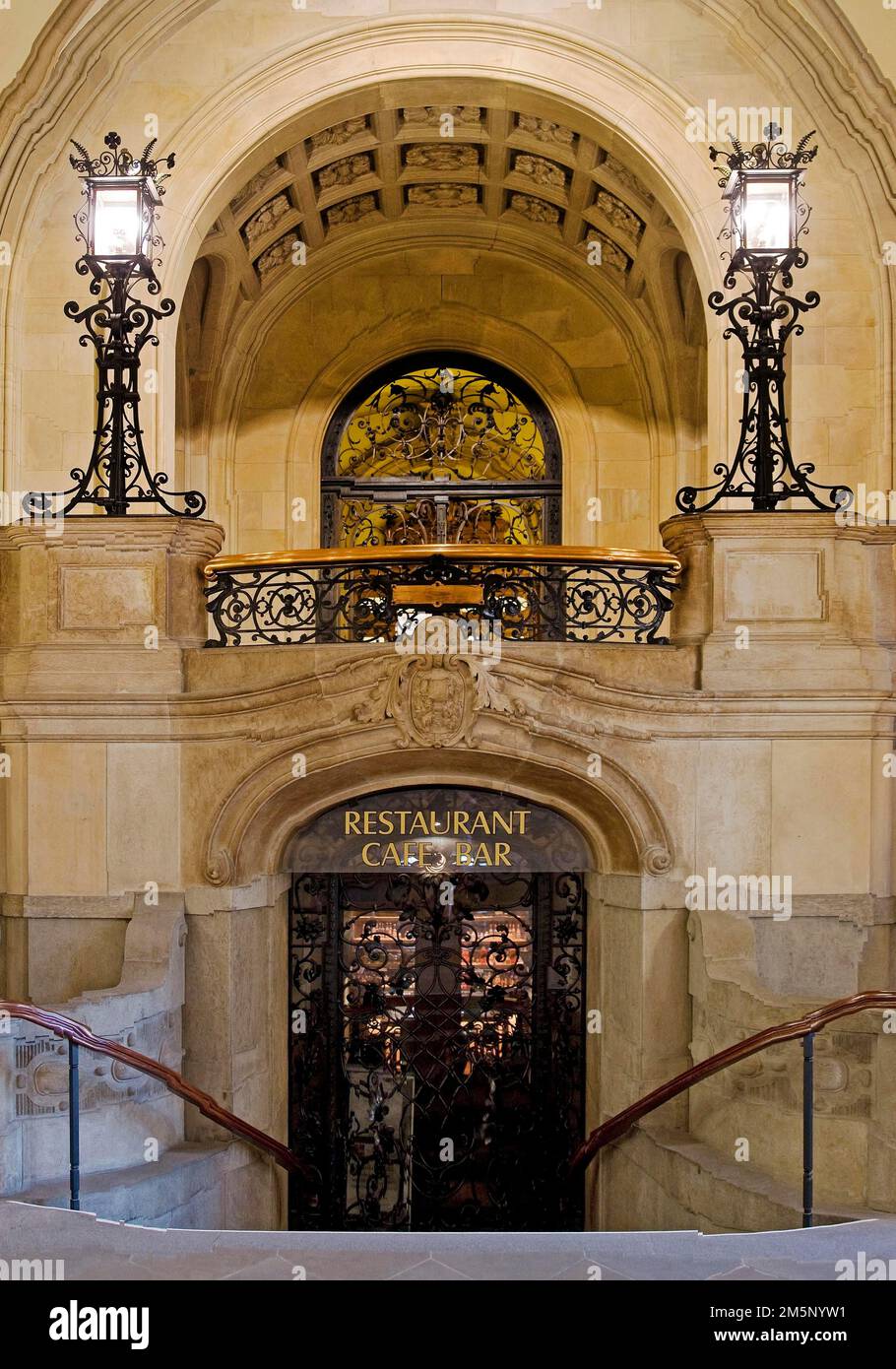 Columned hall with hallway leading to the Hamburg Parliament and ...