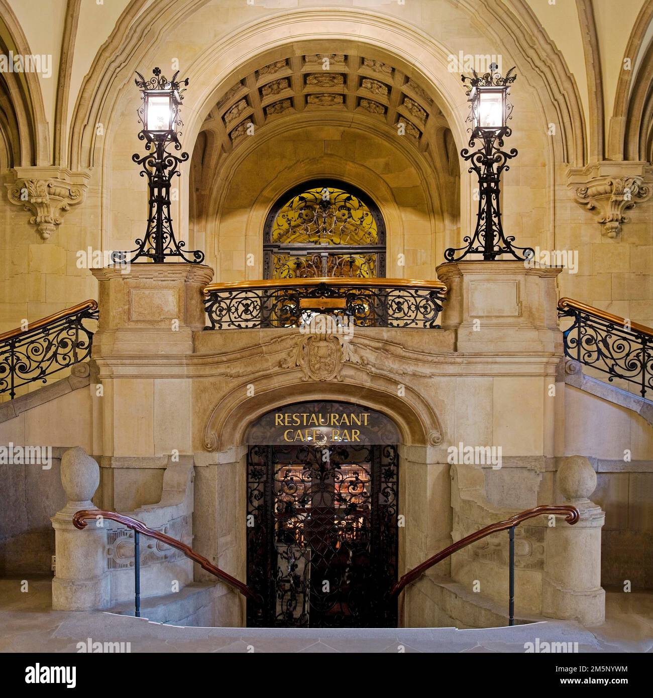 Columned hall with hallway leading to the Hamburg Parliament and ...