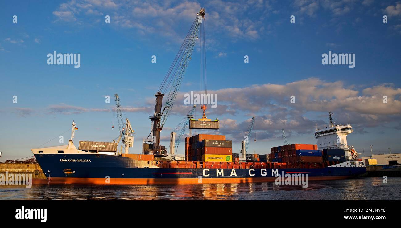 Container ship loading in Steinwerder Harbour at the South-West ...