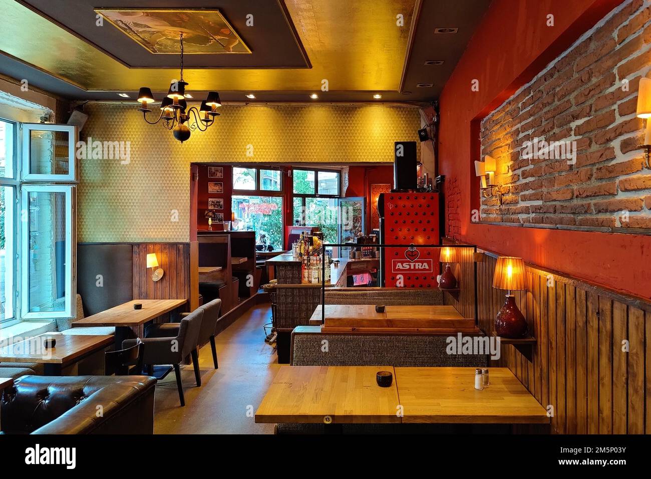 Favourite cafe hi-res stock photography and images - Alamy