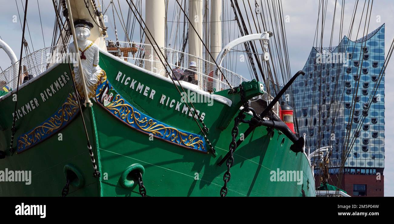 Rickmer Rickmers, bow with figurehead, museum and monument ship in the ...