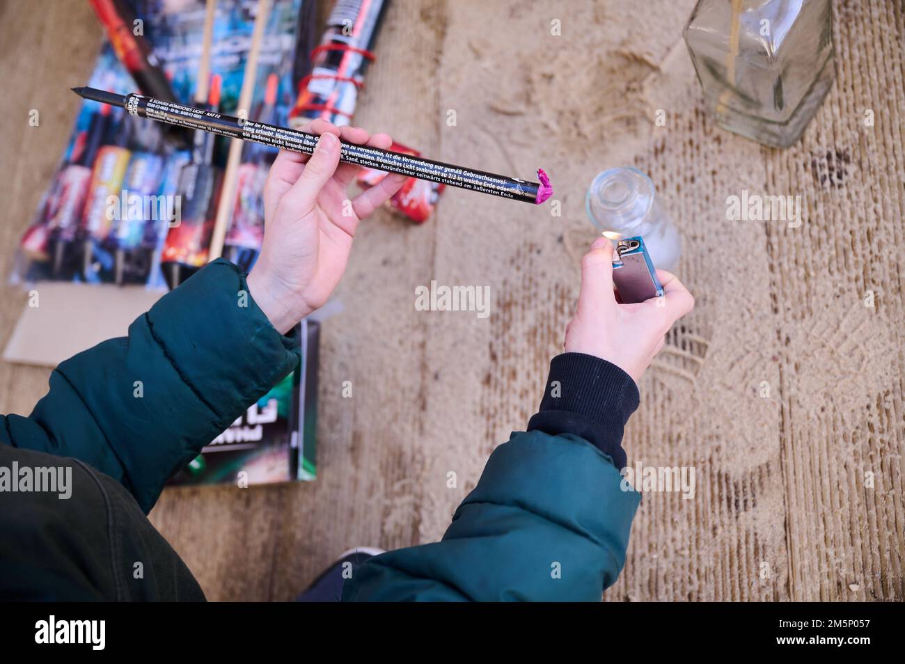 Berlin, Germany. 30th Dec, 2022. A child lights New Year's Eve ...