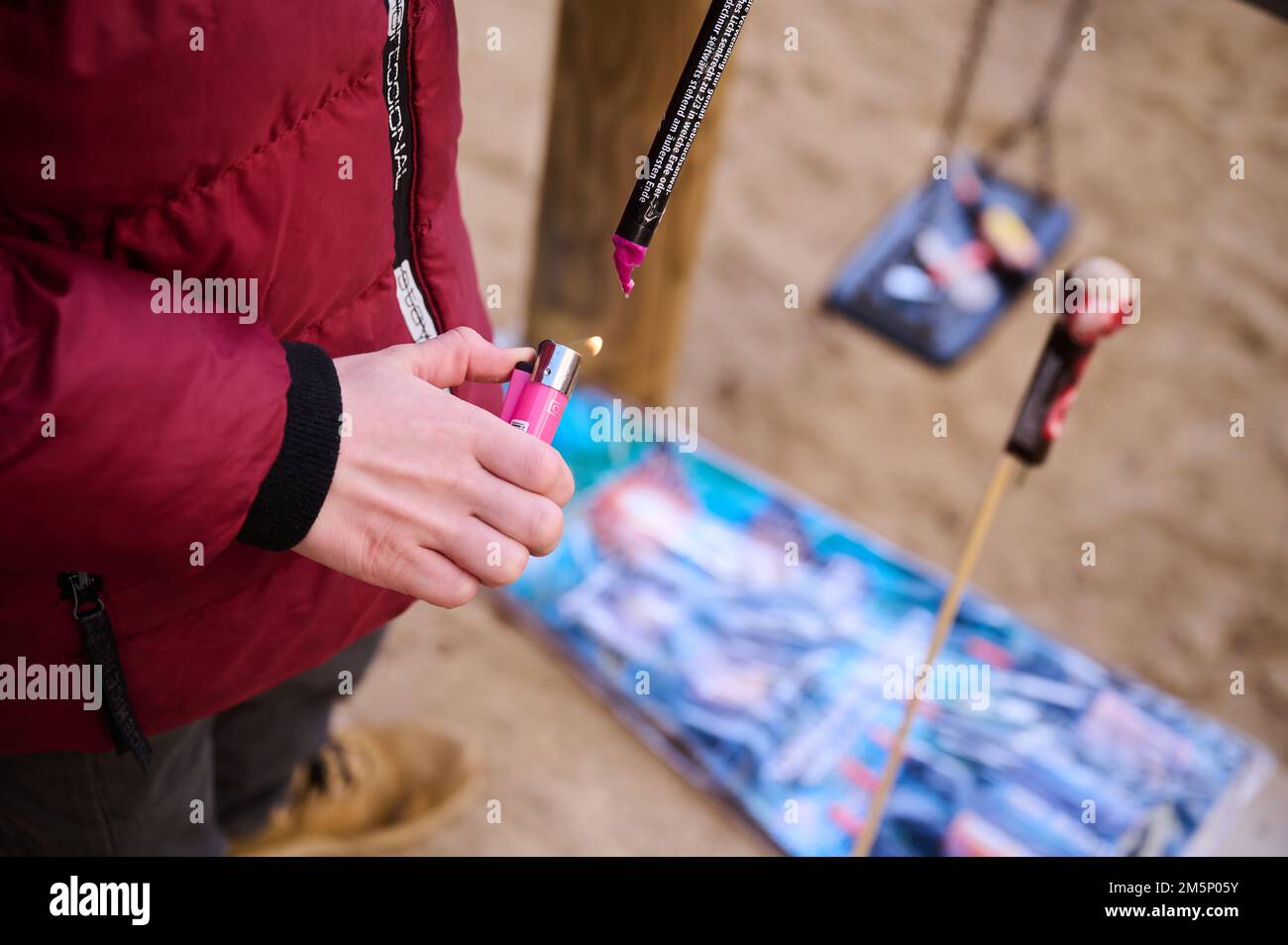 Berlin, Germany. 30th Dec, 2022. A child lights New Year's Eve ...