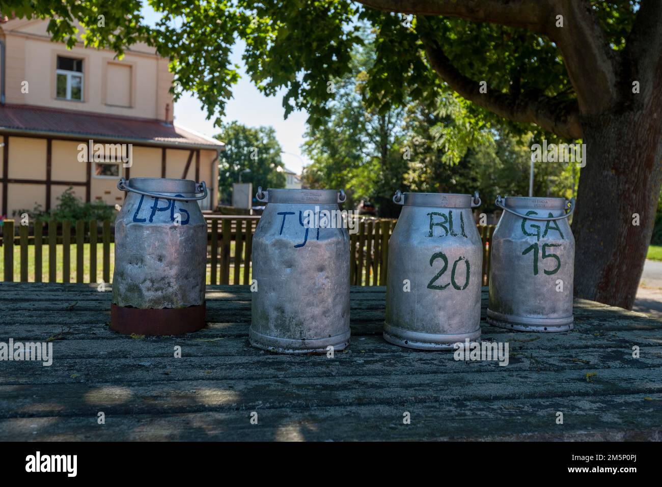 Dented can hi-res stock photography and images - Alamy