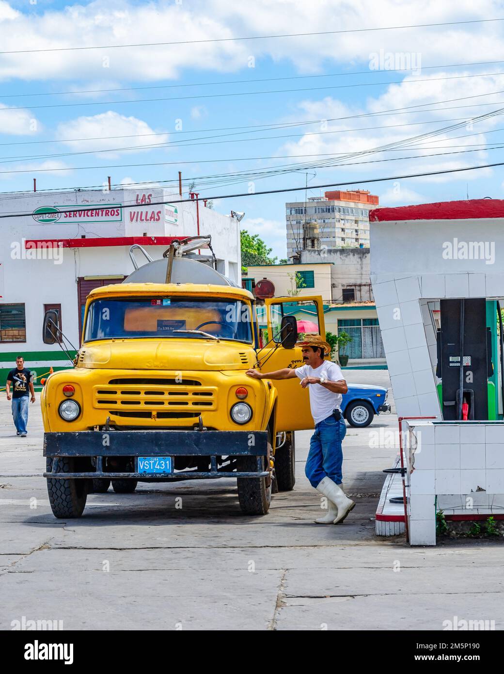 Cuban gas station hi-res stock photography and images - Alamy