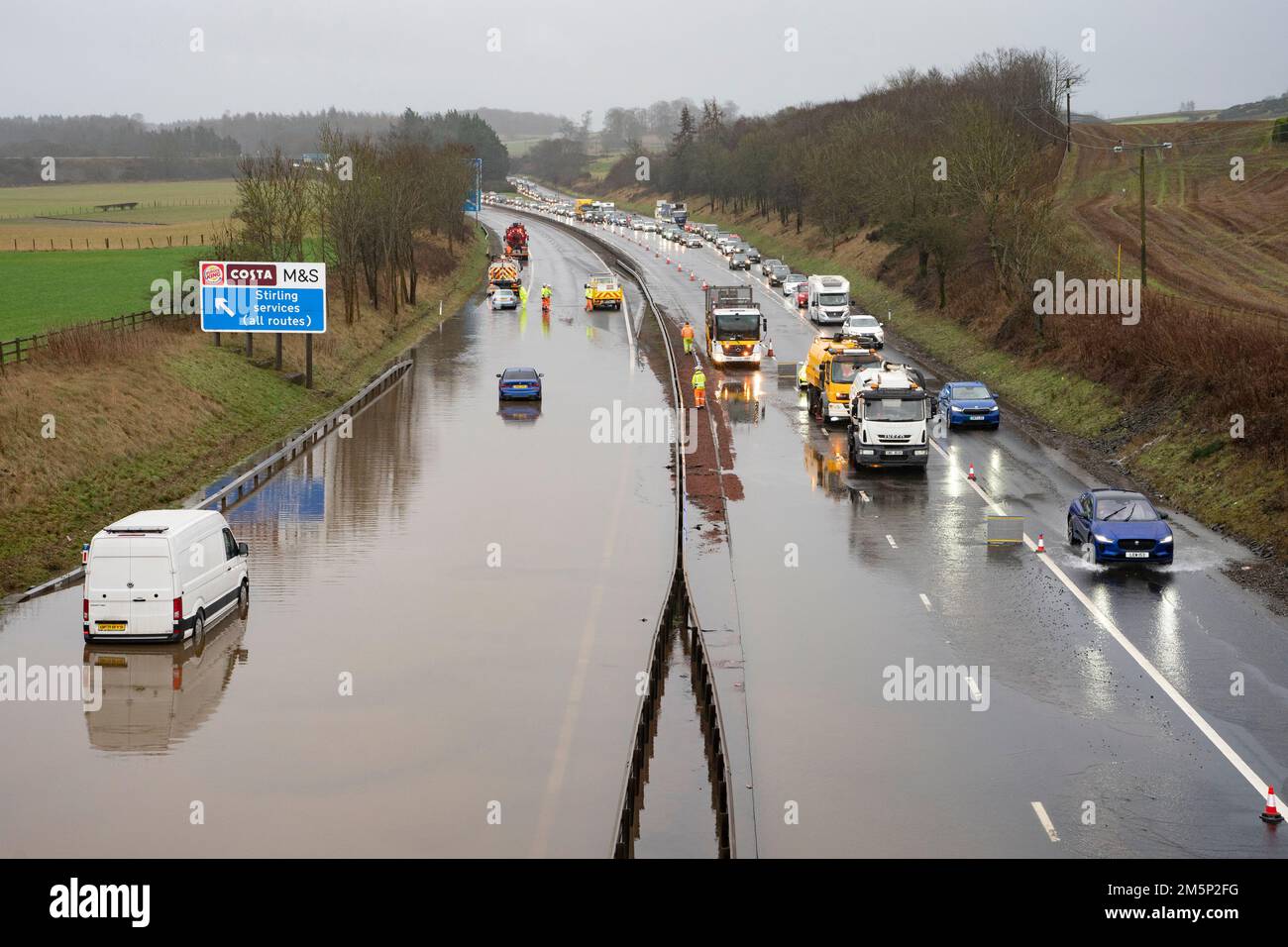 Stirling, Scotland, UK. 30th December 2022. M9 Motorway flooded between ...