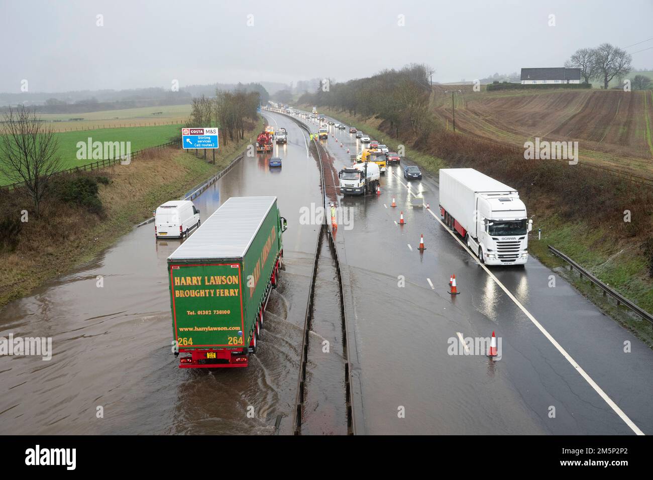 Stirling, Scotland, UK. 30th December 2022. M9 Motorway flooded between ...