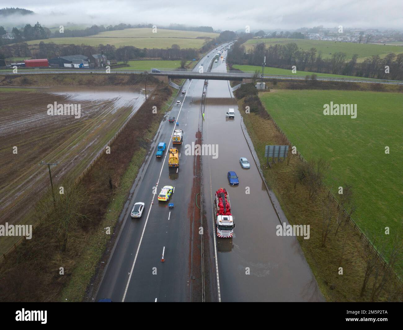 Stirling, Scotland, UK. 30th December 2022. M9 Motorway flooded between ...