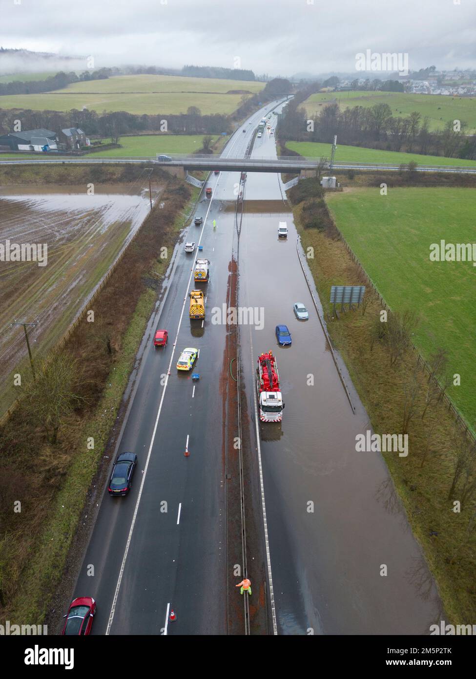 Stirling, Scotland, UK. 30th December 2022. M9 Motorway flooded between ...