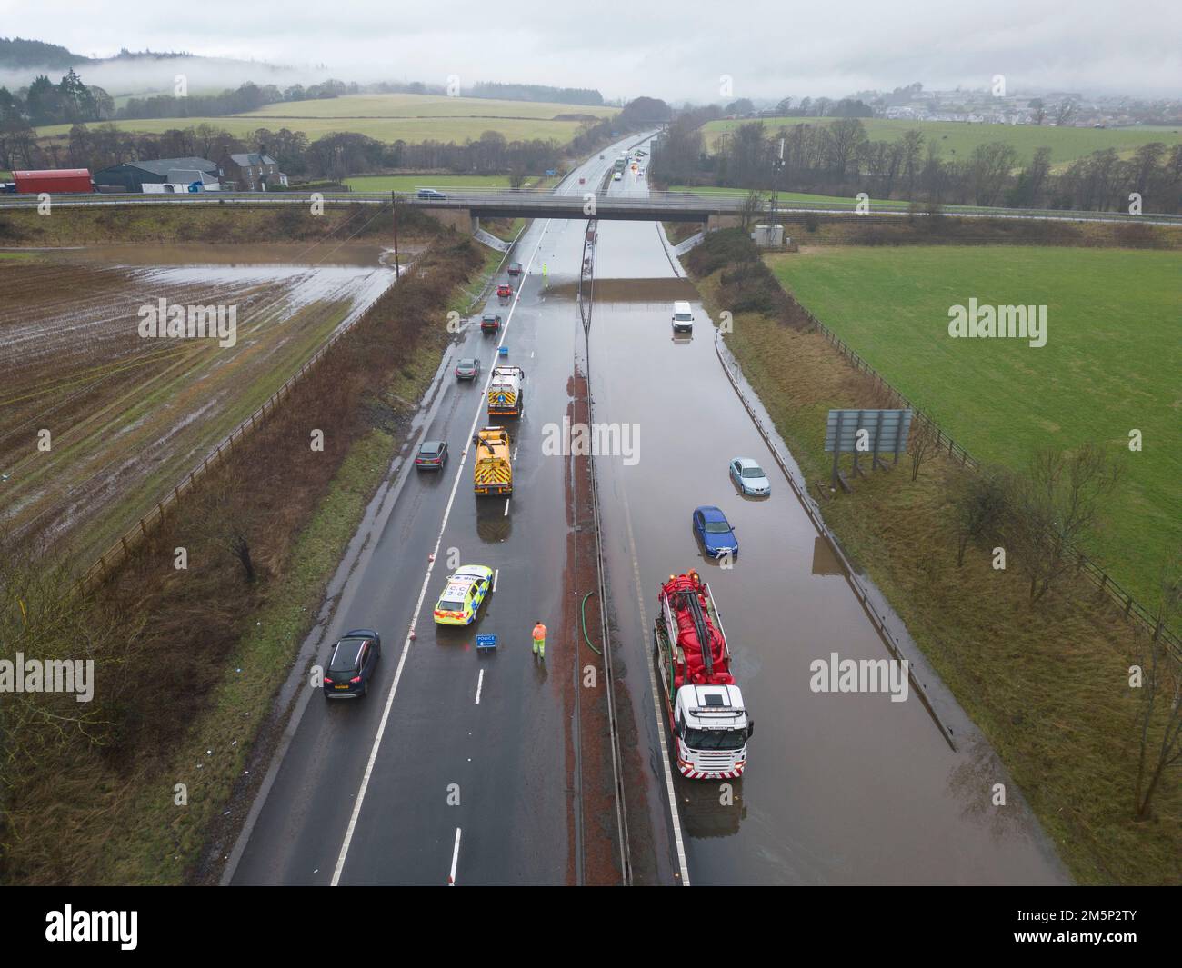 Stirling, Scotland, UK. 30th December 2022. M9 Motorway flooded between ...