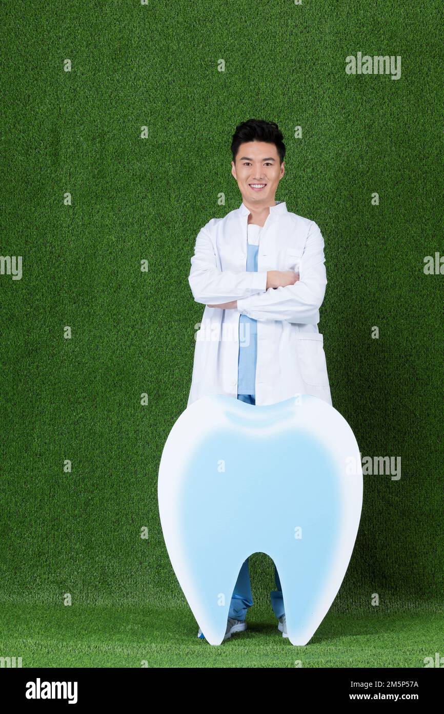 Dentist look teeth young hi-res stock photography and images - Alamy