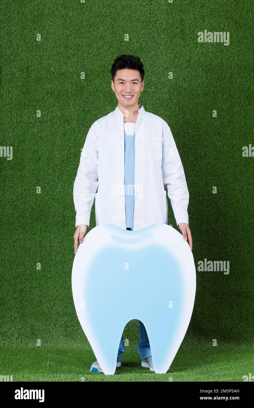 Dentist look teeth young hi-res stock photography and images - Alamy