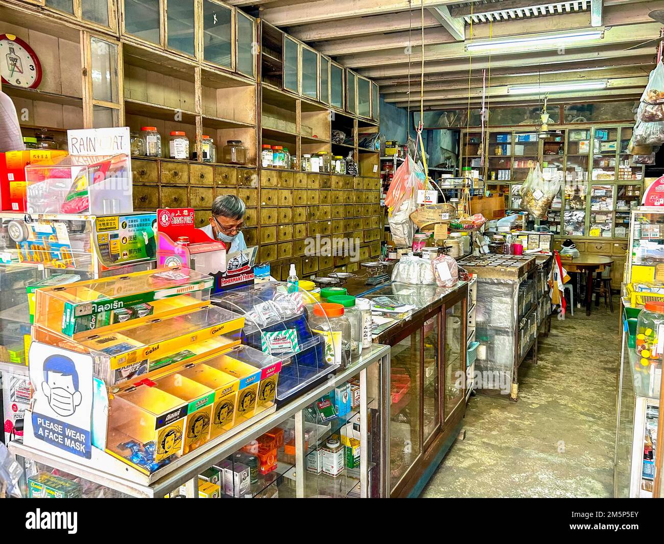 Vintage general store interior hi-res stock photography and images - Alamy