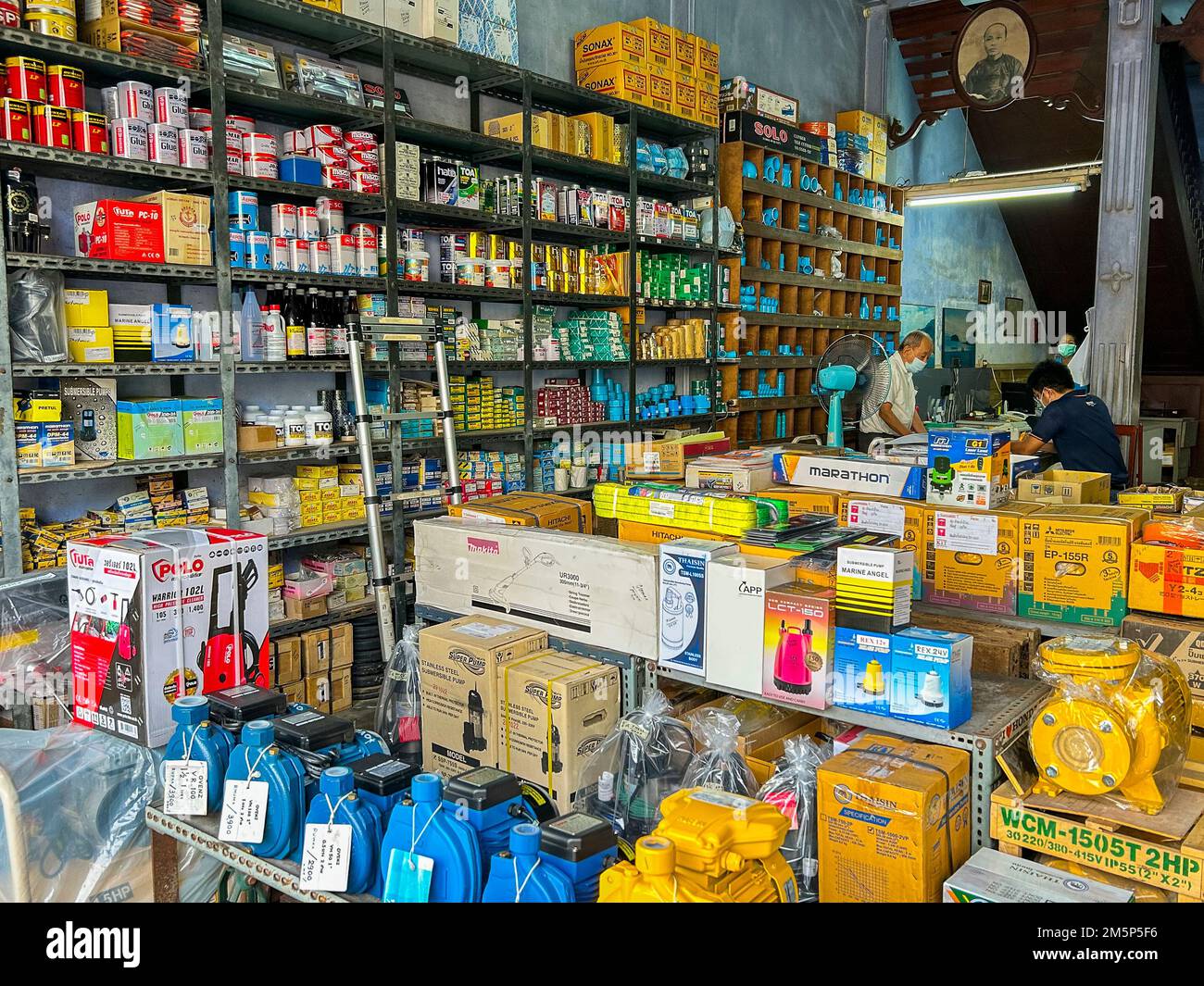 Vintage general store interior hi-res stock photography and images - Alamy