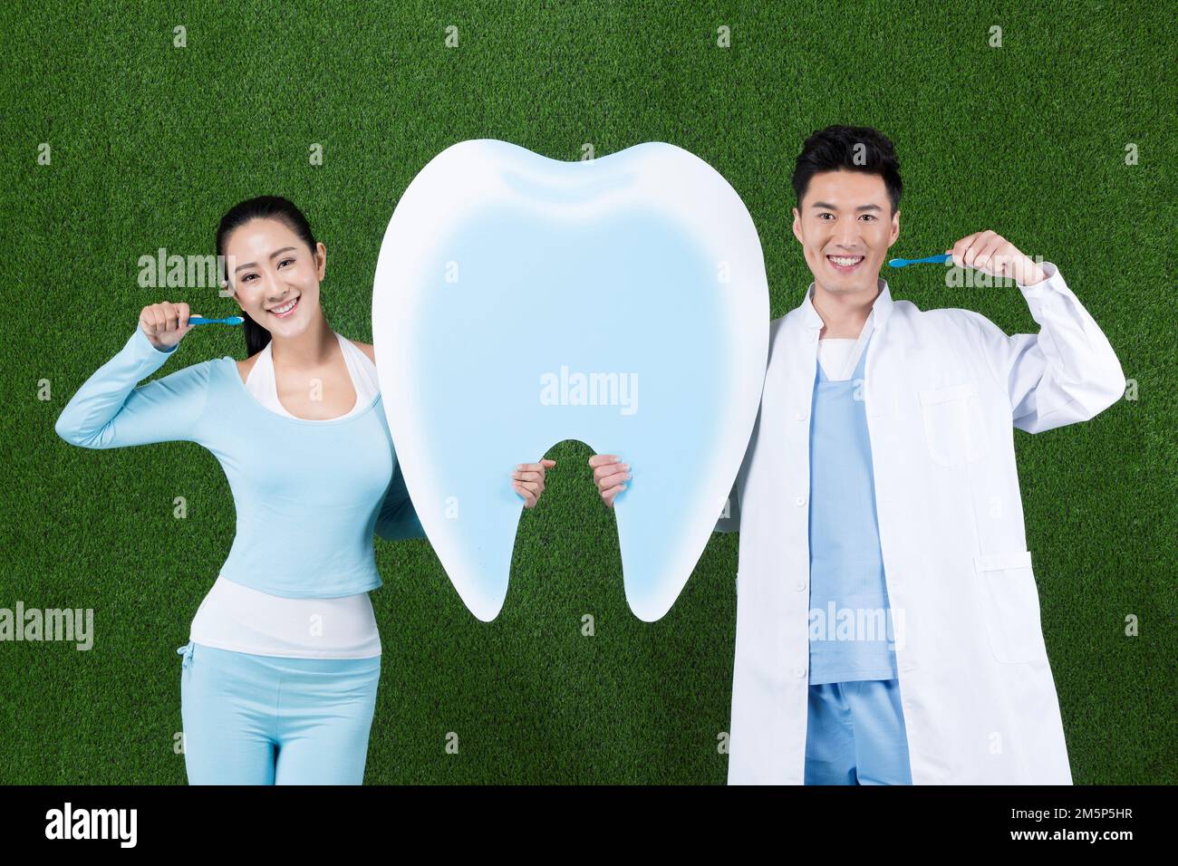 Male doctors and patients to share the grass dental health knowledge ...