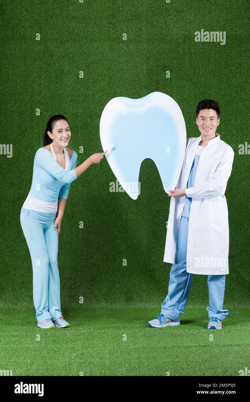 Male doctors and patients to share the grass dental health knowledge ...