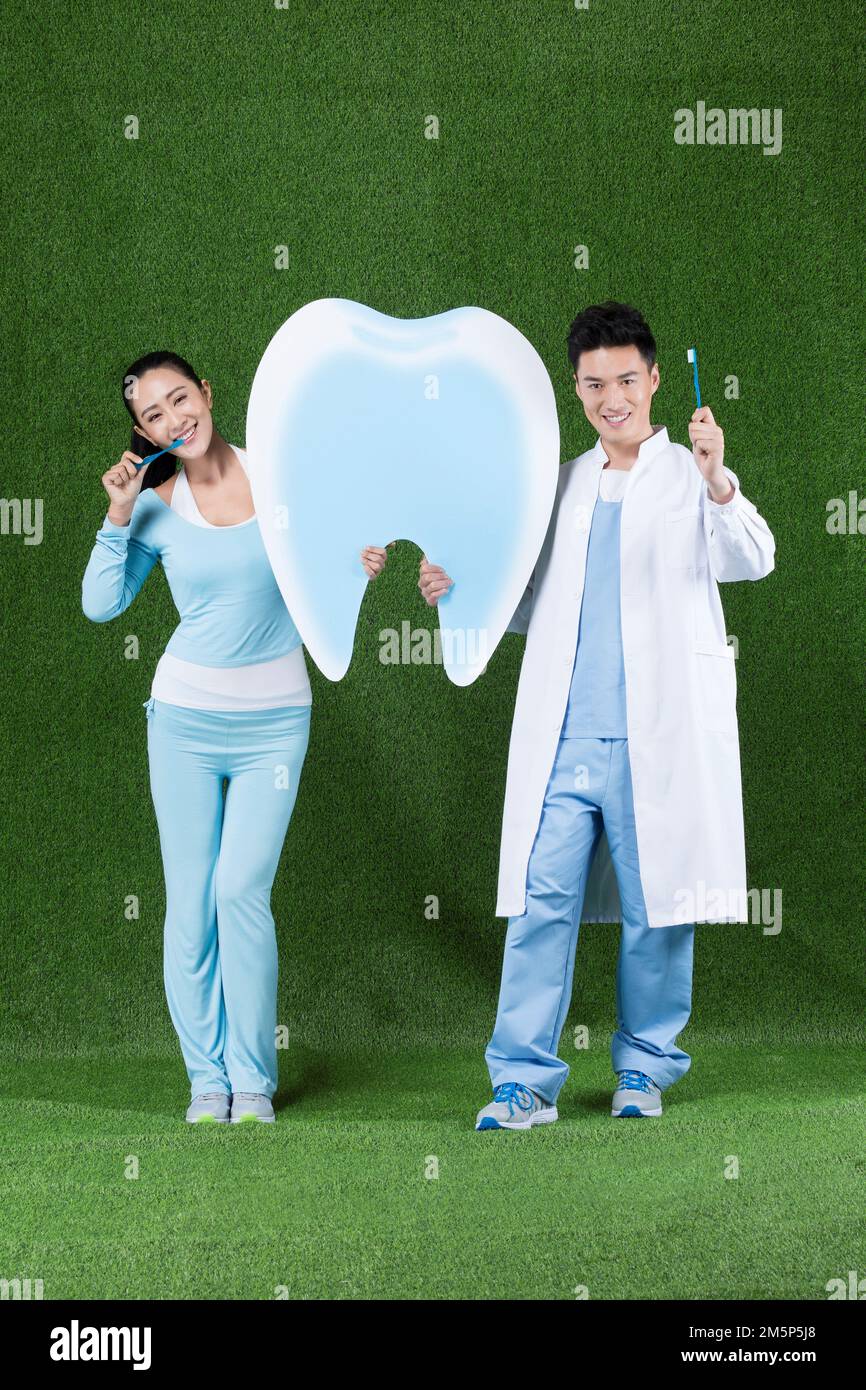 Male doctors and patients to share the grass dental health knowledge ...