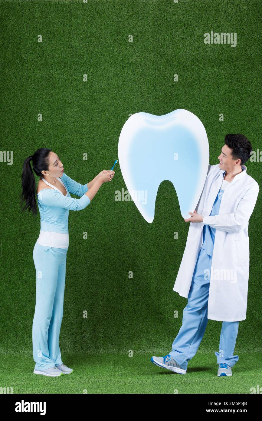 Male doctors and patients to share the grass dental health knowledge ...