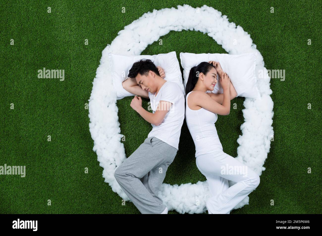 Grass sleep creative young couples Stock Photo - Alamy