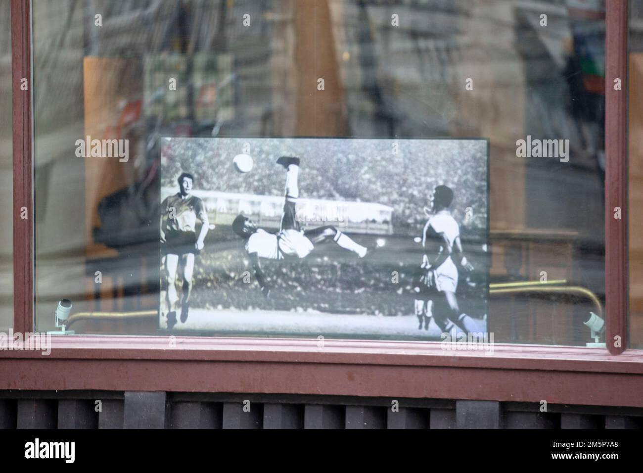 Pele death hi-res stock photography and images - Alamy