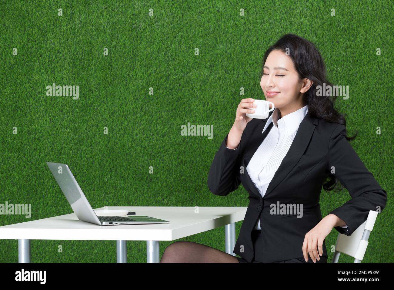 Taking coffee breaks hi-res stock photography and images - Alamy Taking coffee breaks hi-res stock photography and images - Alamy