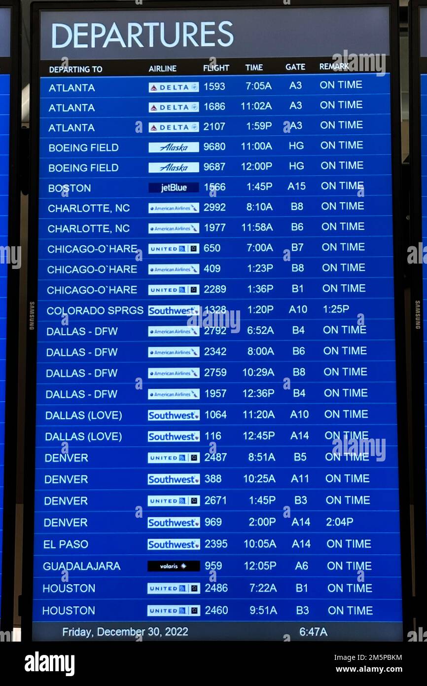 A depatures flight moniitor with on-time and delayed flights for Delta ...