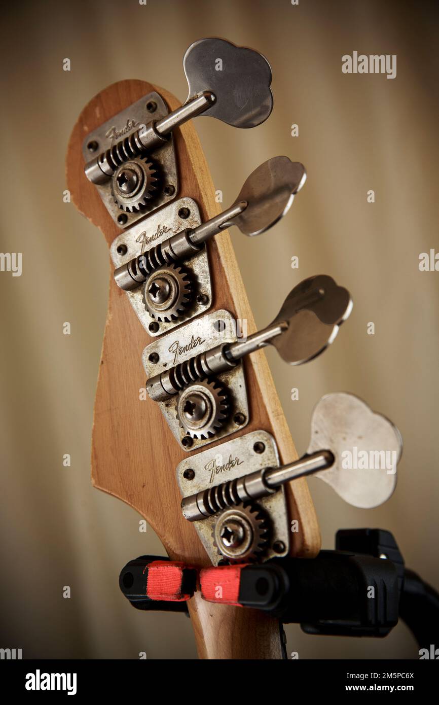 Norman Watt-Roy's replica 1962 Shoreline Gold Fender Jazz Bass ...
