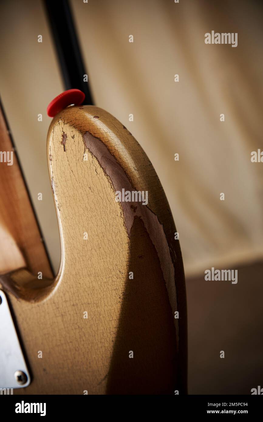 Norman Watt-Roy's replica 1962 Shoreline Gold Fender Jazz Bass ...