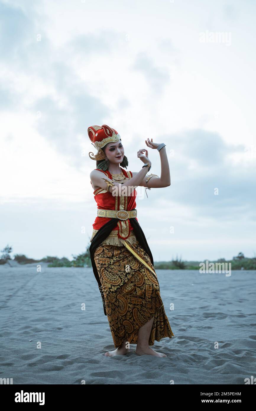 women presenting traditional Javanese dance movements Stock Photo - Alamy
