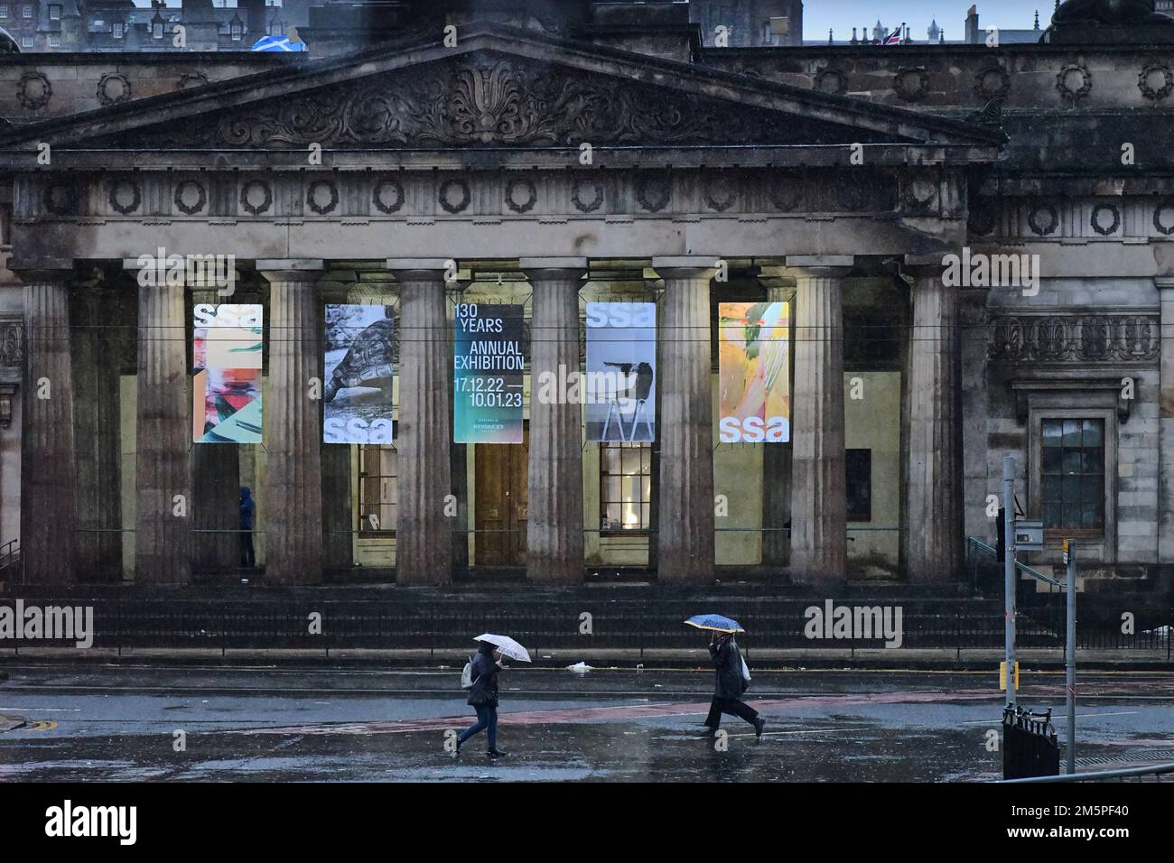 Edinburgh Scotland, UK 30 December 2022. WEATHER: Heavy rain on Princes ...