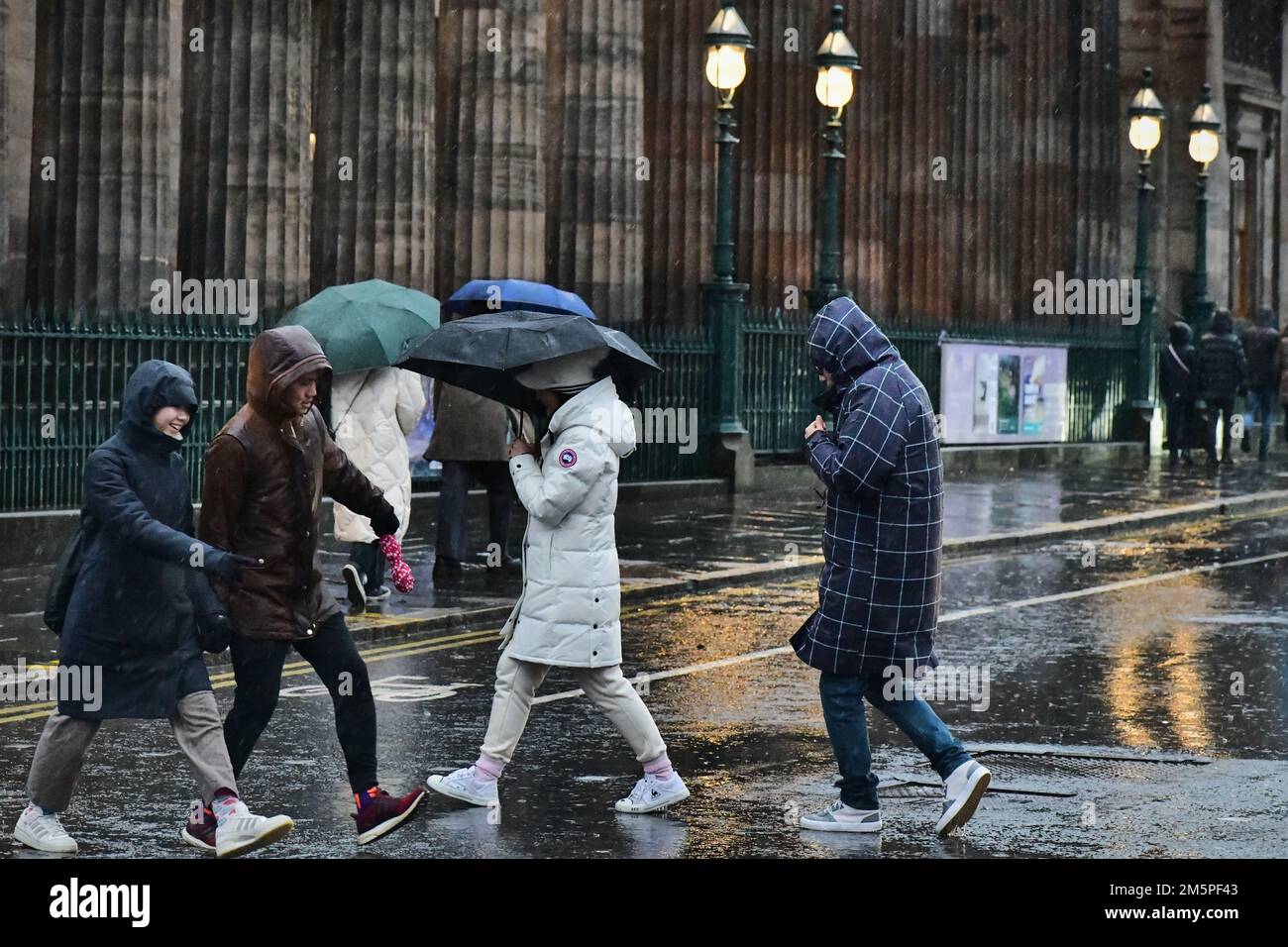 Edinburgh Scotland, UK 30 December 2022. WEATHER: Heavy rain on Princes ...