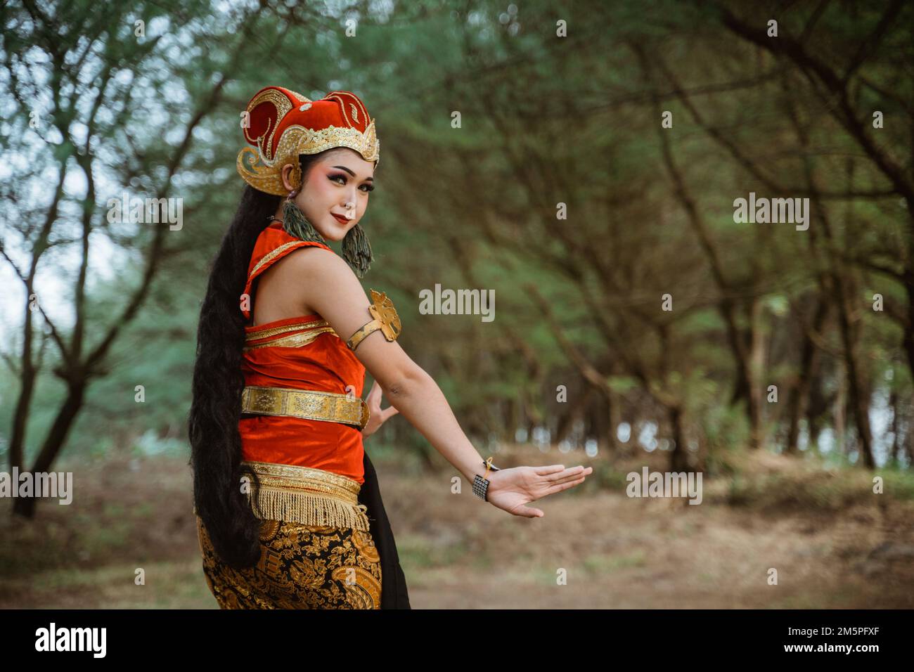 women presenting traditional Javanese dance movements Stock Photo - Alamy