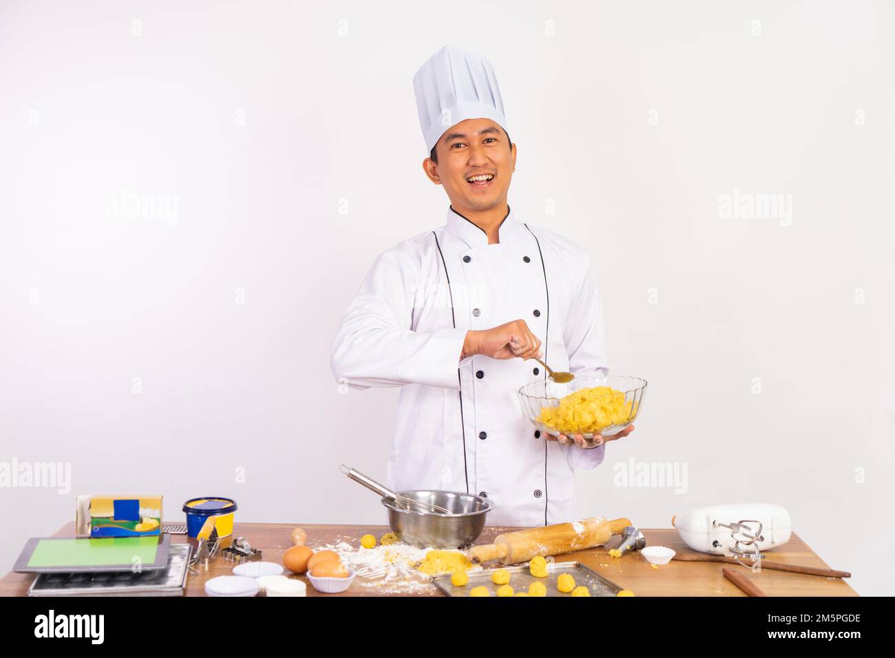 Chef stirring dough hi-res stock photography and images - Alamy