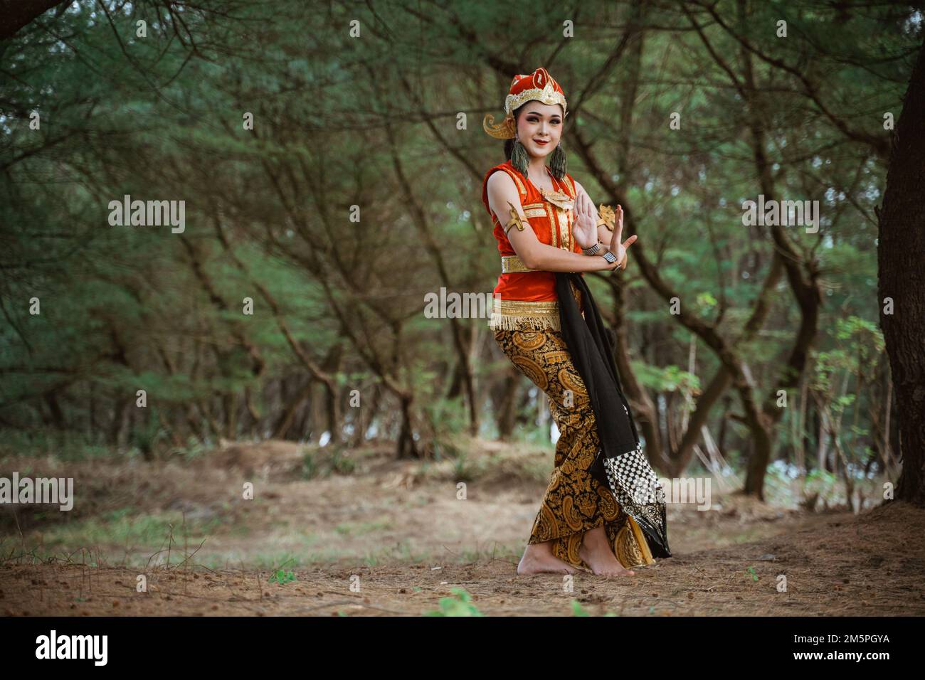 women presenting traditional Javanese dance movements Stock Photo - Alamy