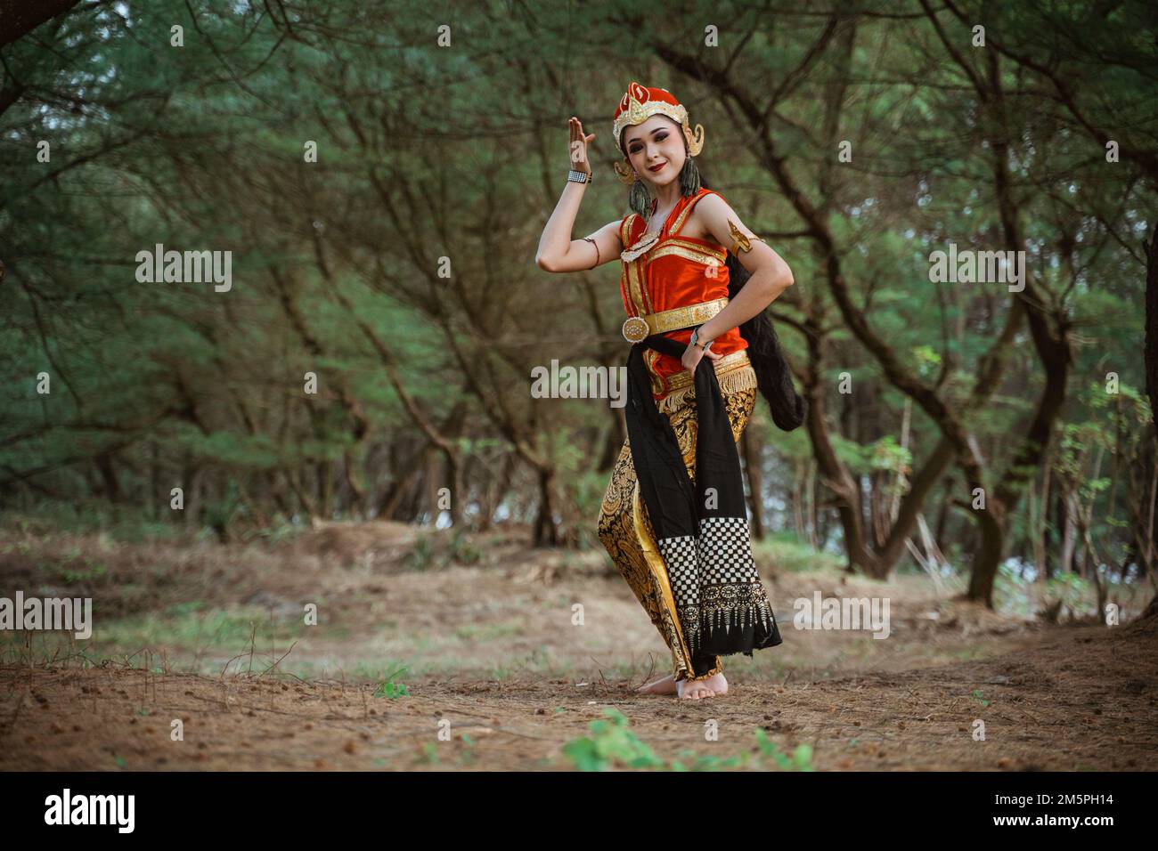 women presenting traditional Javanese dance movements Stock Photo - Alamy