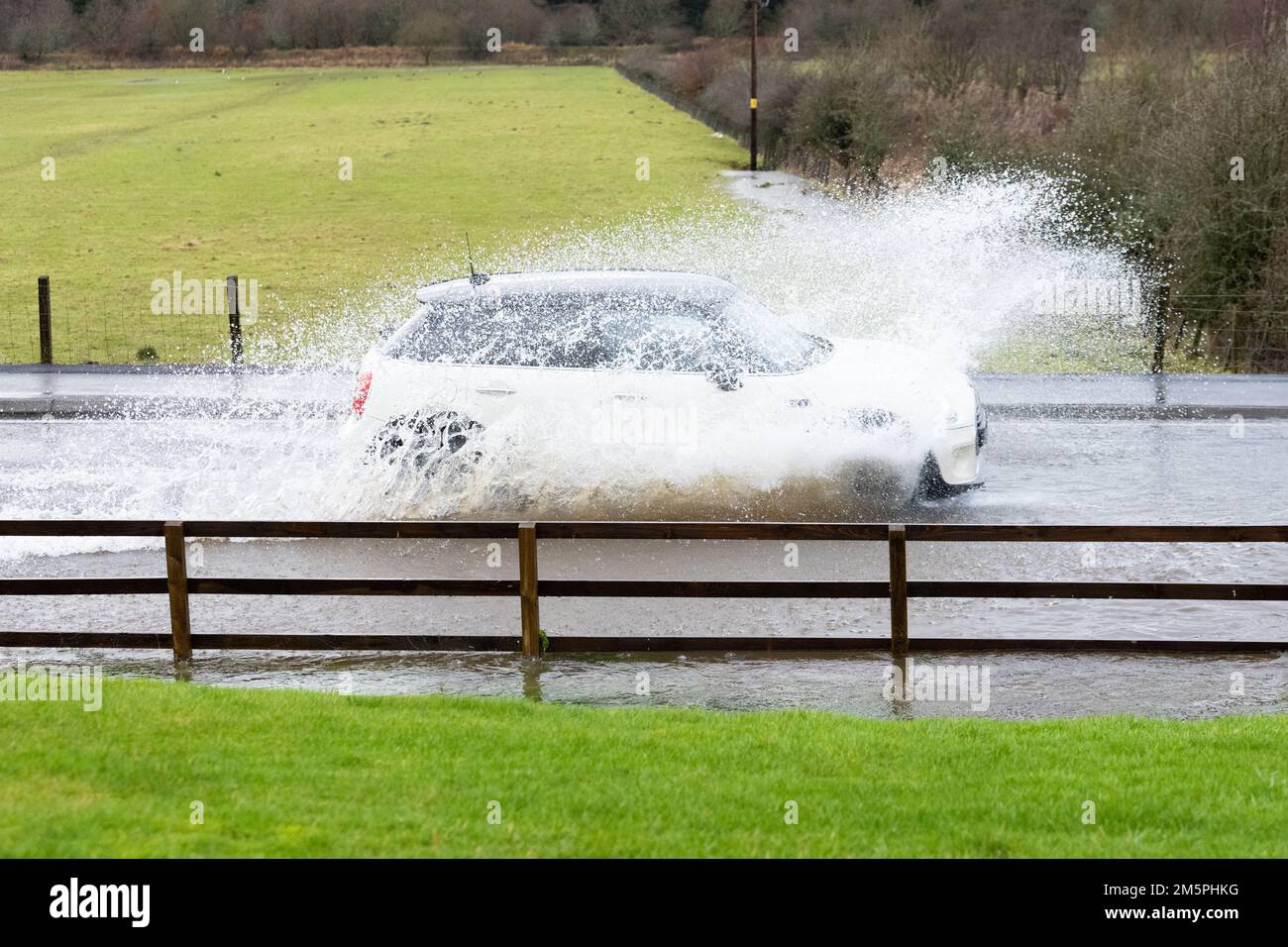 Dumgoyne, Stirling, Scotland, UK. 30th Dec, 2022. UK weather - flooding ...
