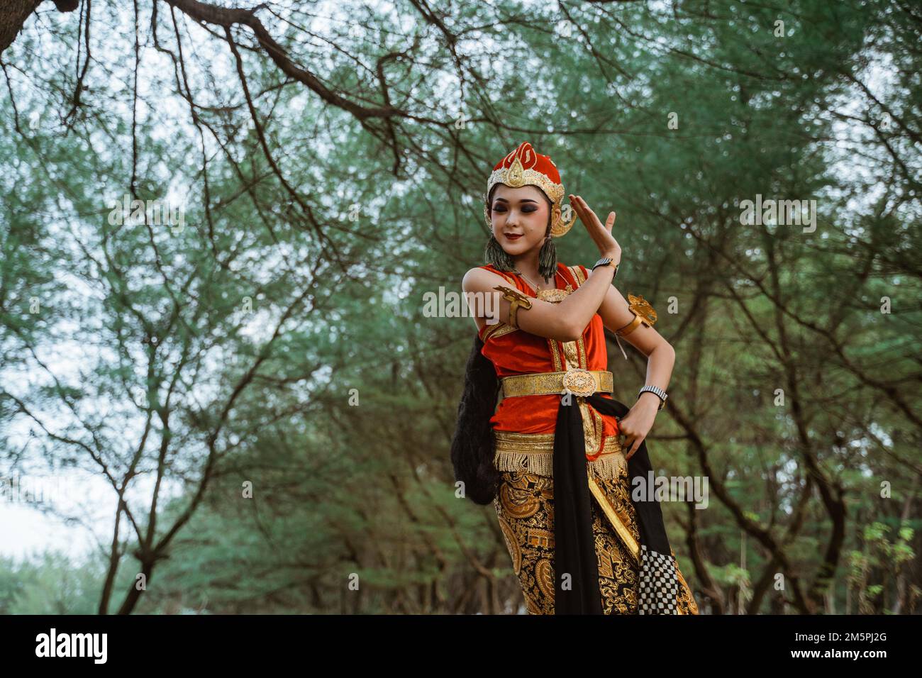 women presenting traditional Javanese dance movements Stock Photo - Alamy