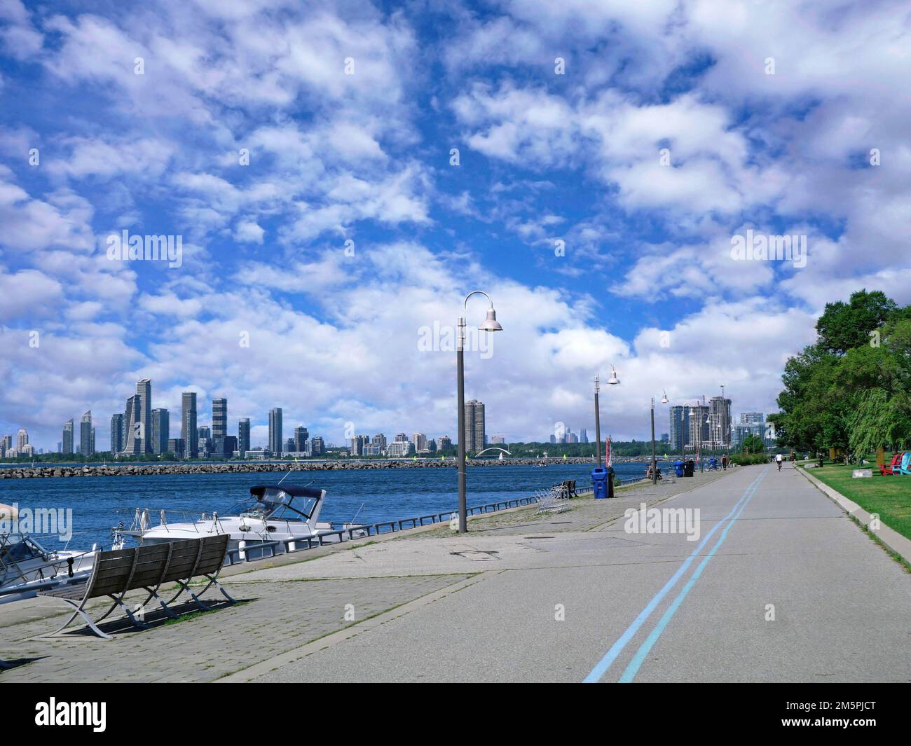 Toronto bike trail hi-res stock photography and images - Alamy