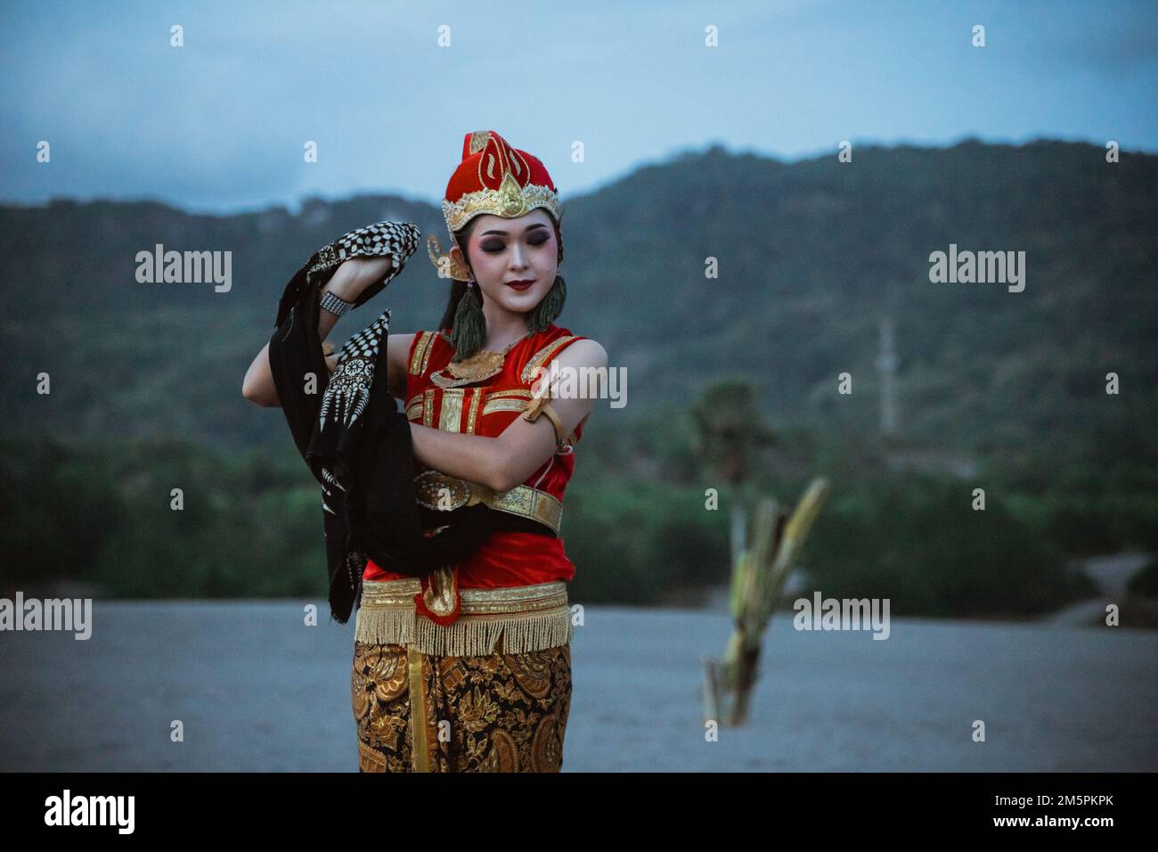 women presenting traditional Javanese dance movements Stock Photo - Alamy