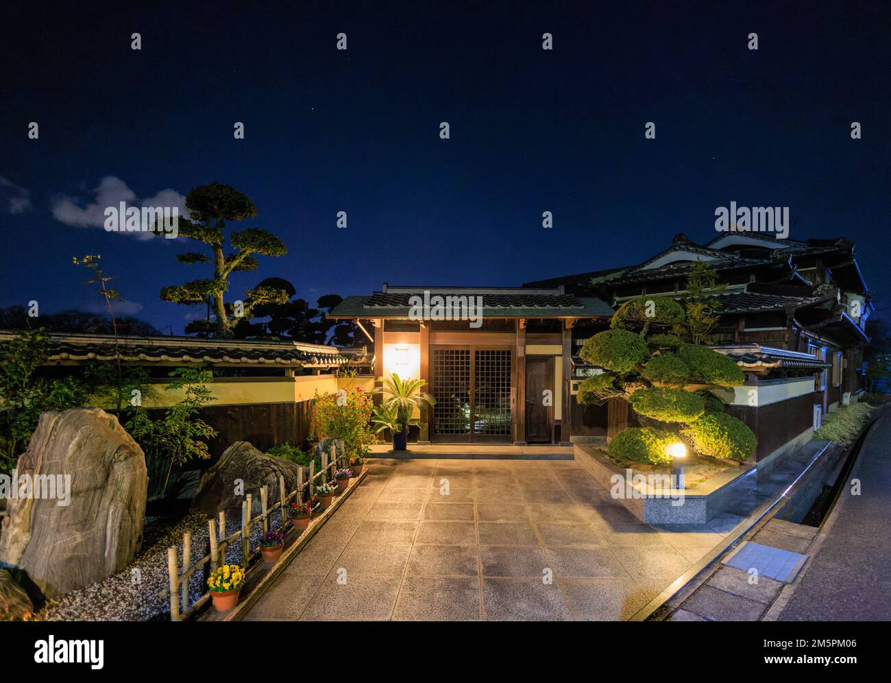 Traditional wooden gate at entrance to Japanese house at night Stock ...