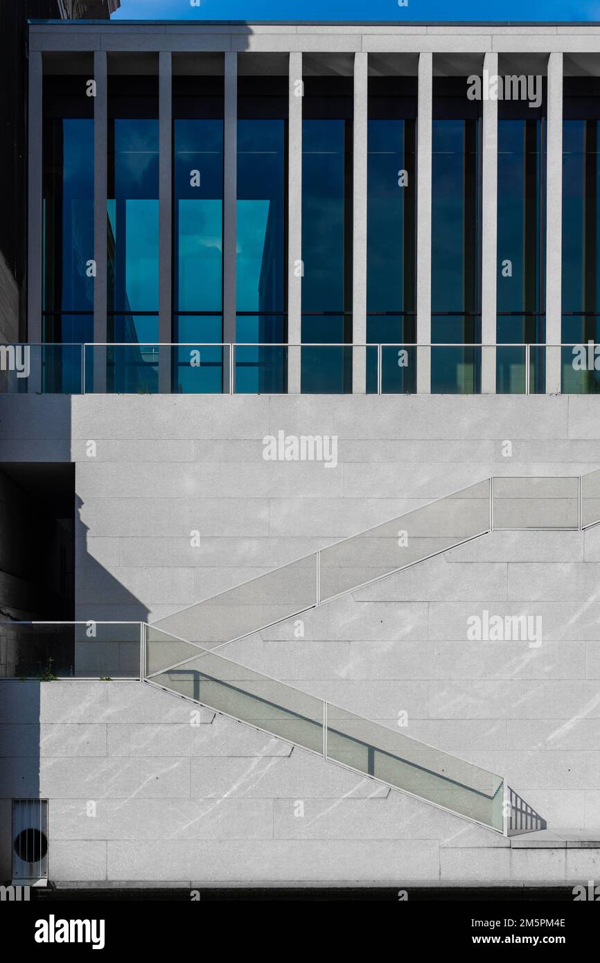 James Simon Gallery, minimalist modern building designed by David ...