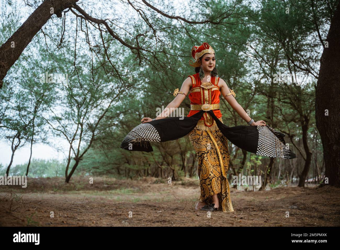 women presenting traditional Javanese dance movements Stock Photo - Alamy