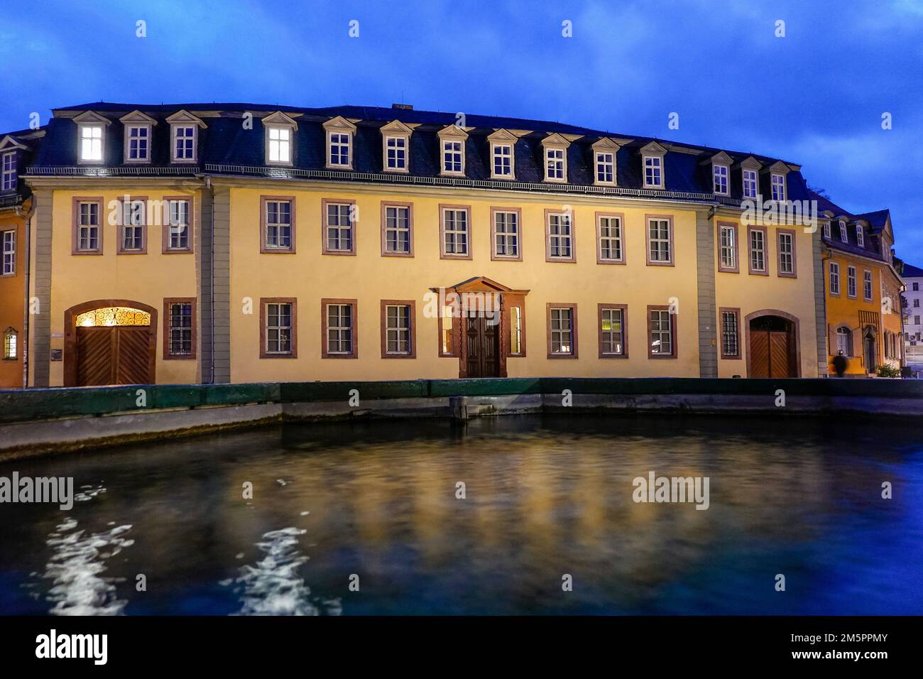 Weimar, Germany. 22nd Dec, 2022. The Goethe House at the Frauenplan can ...