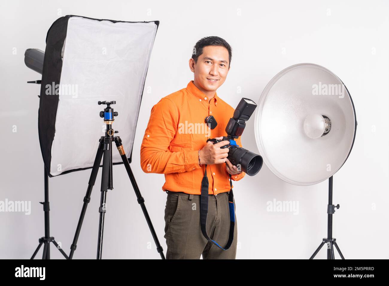 vlogger man standing holding camera with lighting equipment Stock Photo ...