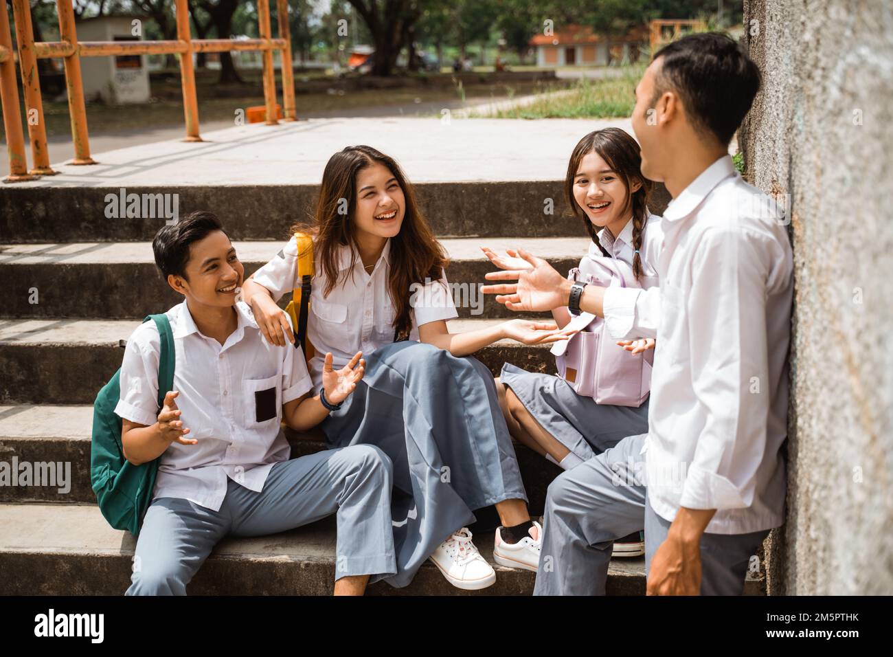 Students senior high school asia hi-res stock photography and images ...