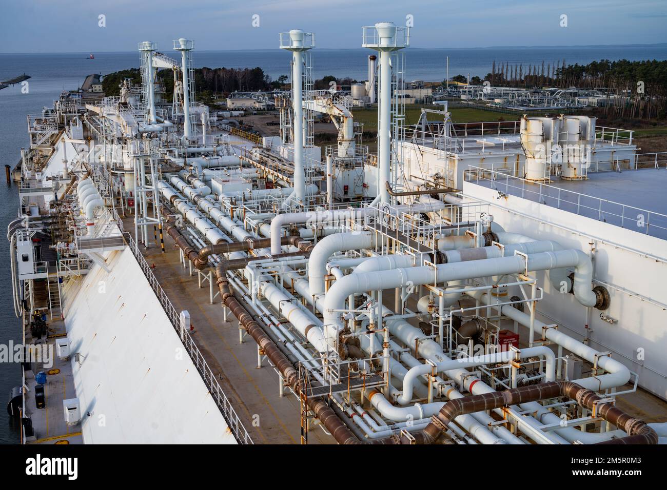 Lubmin, Germany. 30th Dec, 2022. For the first time, a tanker loaded ...