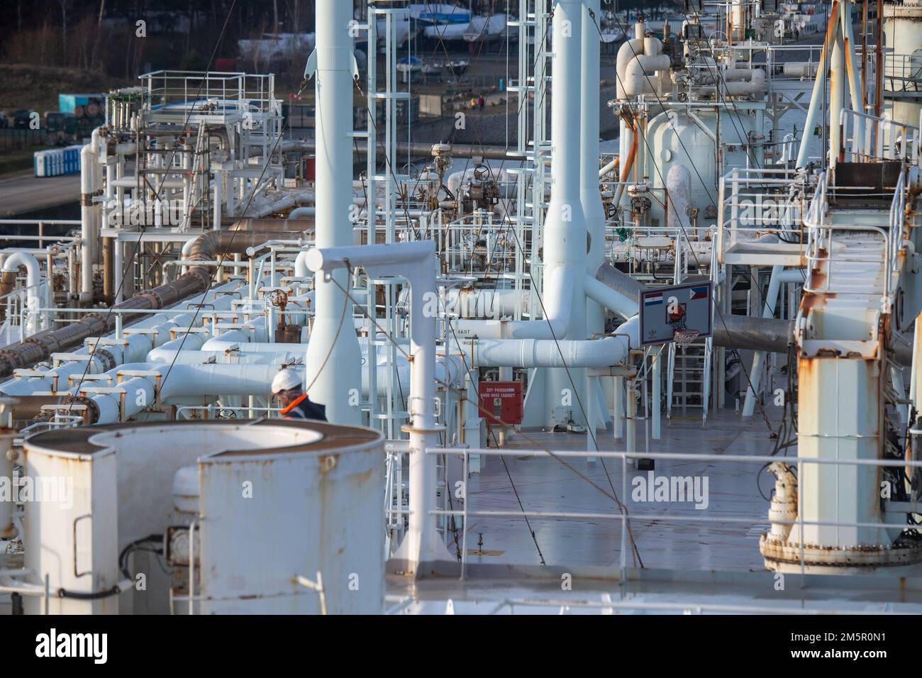 Lubmin, Germany. 30th Dec, 2022. For the first time, a tanker loaded ...