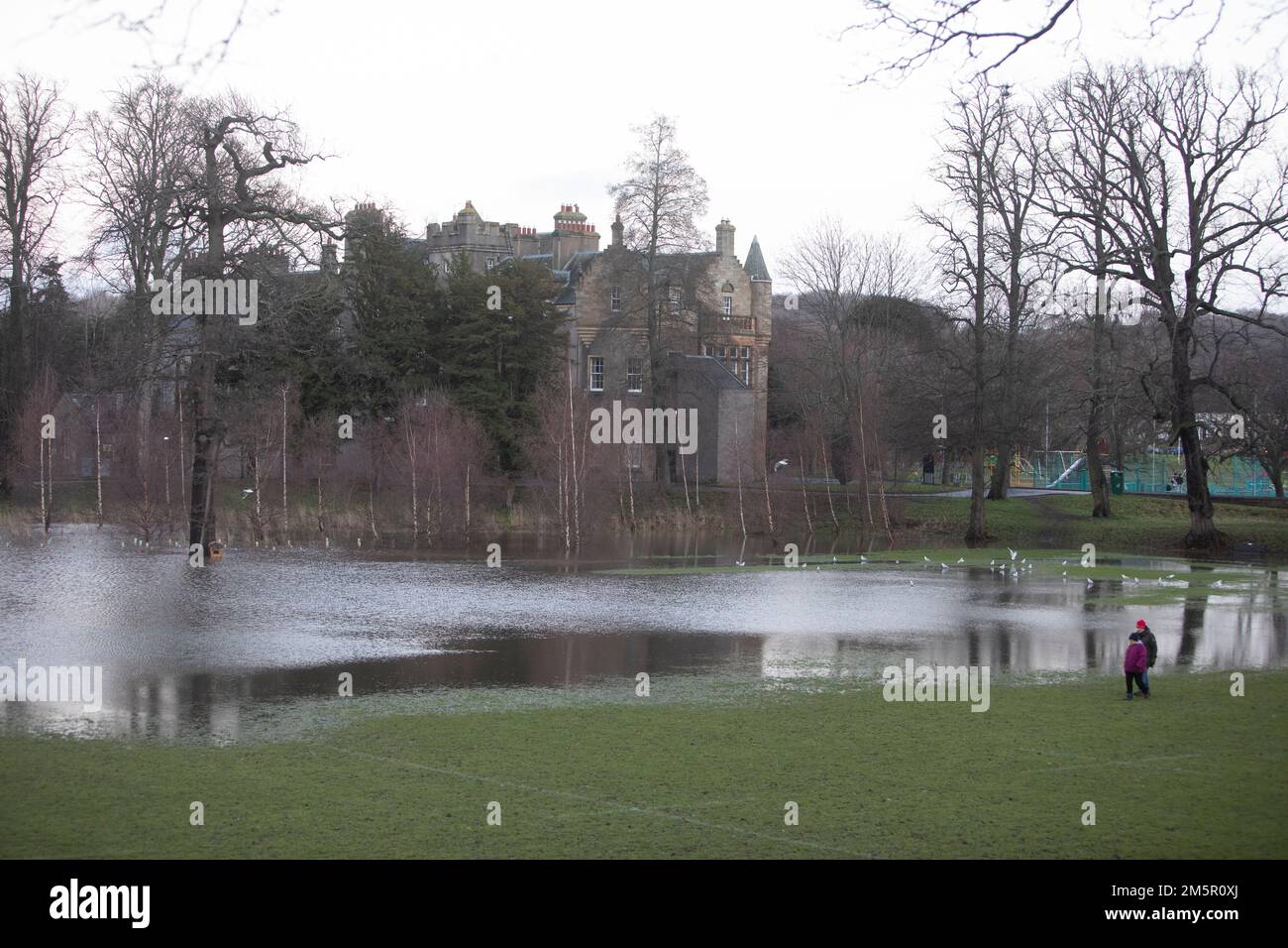 Edinburgh, UK. 30th Dec, 2022. UK weather, Heavy rain in Edinburgh ...