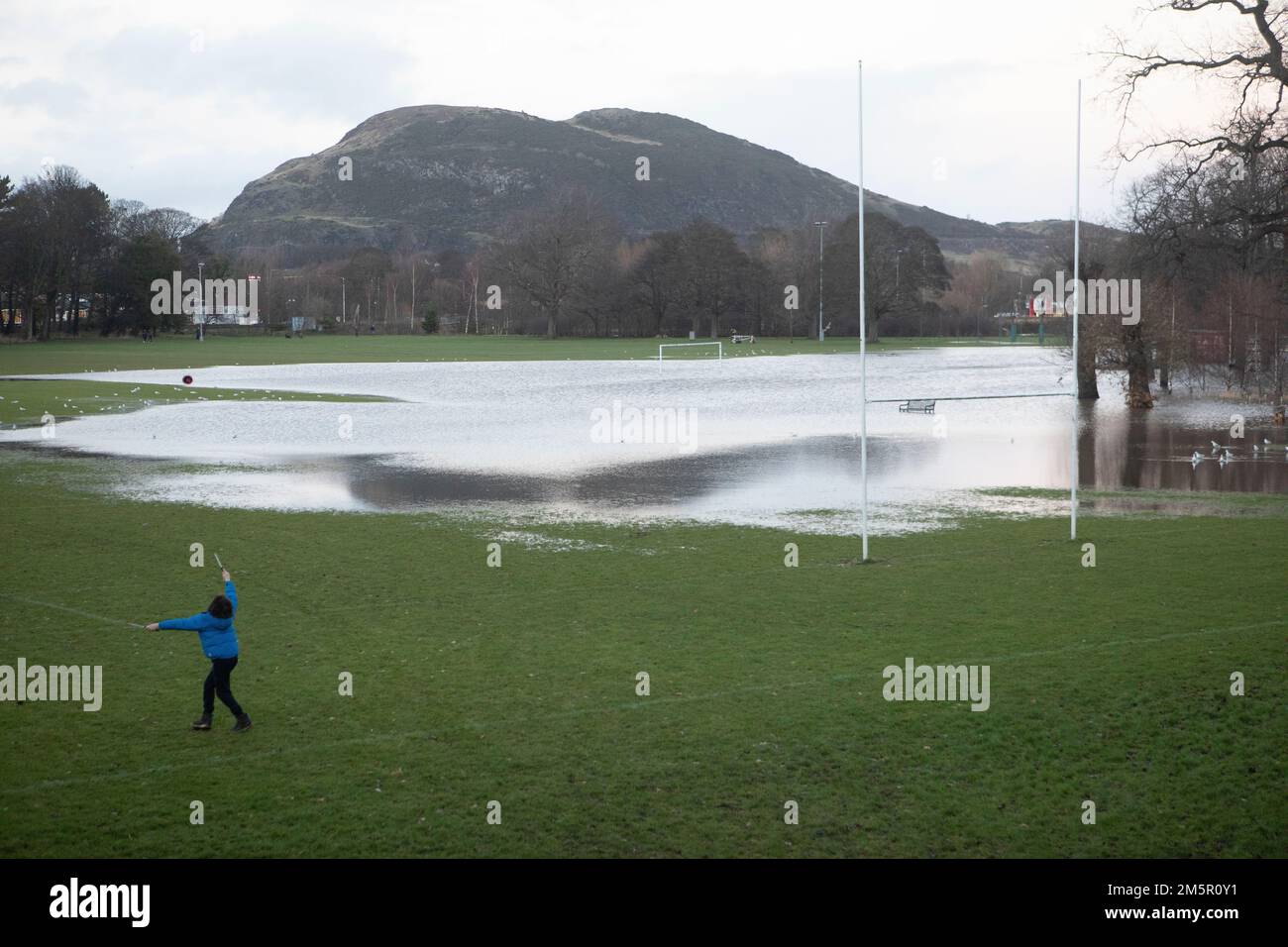 Edinburgh, UK. 30th Dec, 2022. UK weather, Heavy rain in Edinburgh ...
