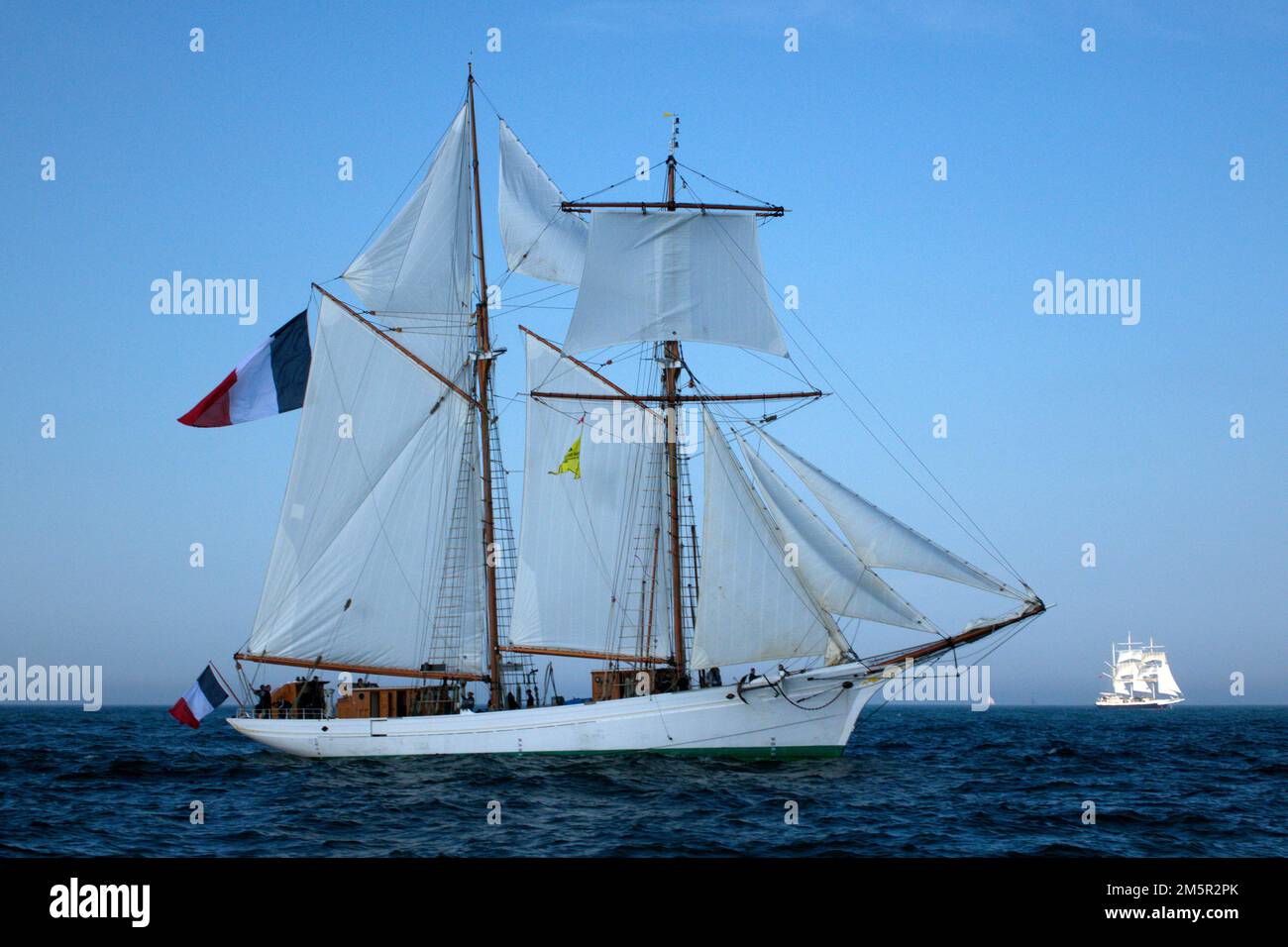 French Navy schooner Etoile, Sunderland race start, 2018 Stock Photo - Alamy